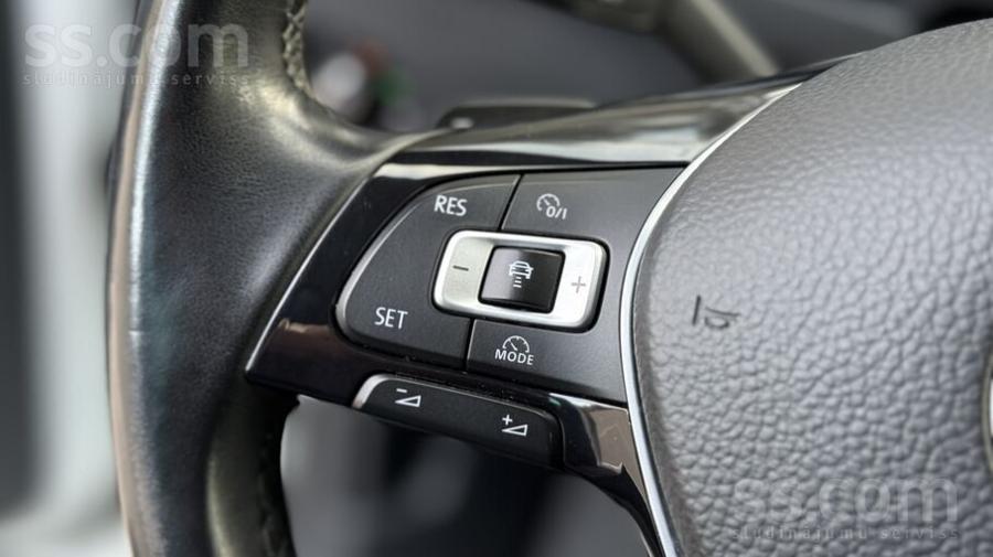 White Volkswagen Tiguan 2018 in Jurmala, with an engine capacity of 2.00 L and mileage of 0 thousand km for 14950 €, photo 29 on AUTOMOTO.COM.LV