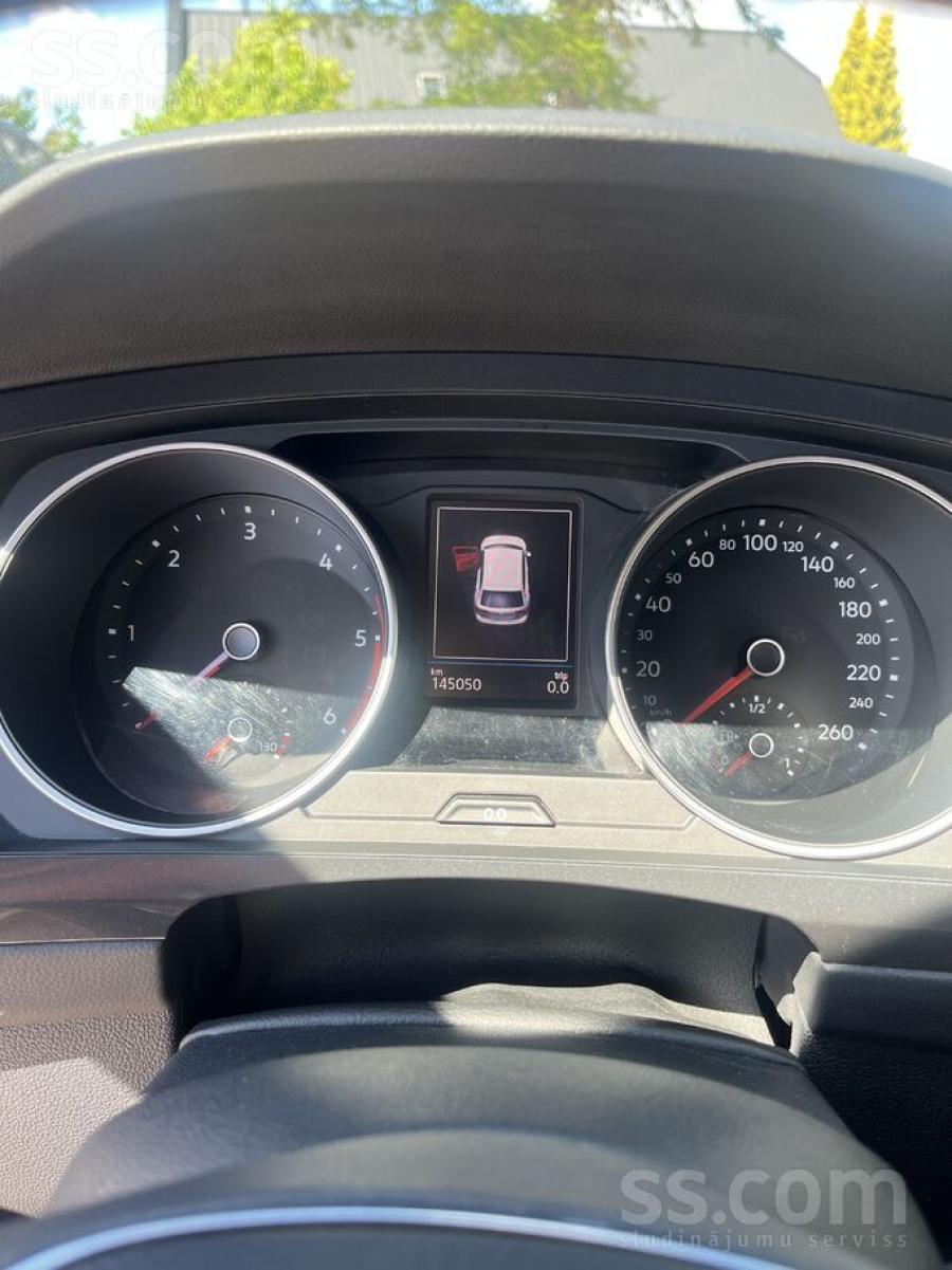 White Volkswagen Tiguan 2018 in Riga, with an engine capacity of 2.00 L and mileage of 145 thousand km for 16800 €, photo 4 on AUTOMOTO.COM.LV