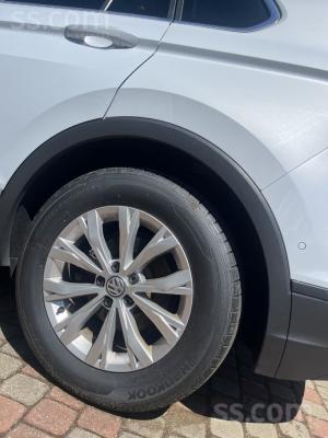 White Volkswagen Tiguan 2018 in Riga, with an engine capacity of 2.00 L and mileage of 145 thousand km for 16800 €, photo 6 on AUTOMOTO.COM.LV