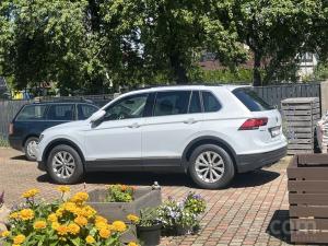 White Volkswagen Tiguan 2018 in Riga, with an engine capacity of 2.00 L and mileage of 145 thousand km for 16800 €, photo 7 on AUTOMOTO.COM.LV
