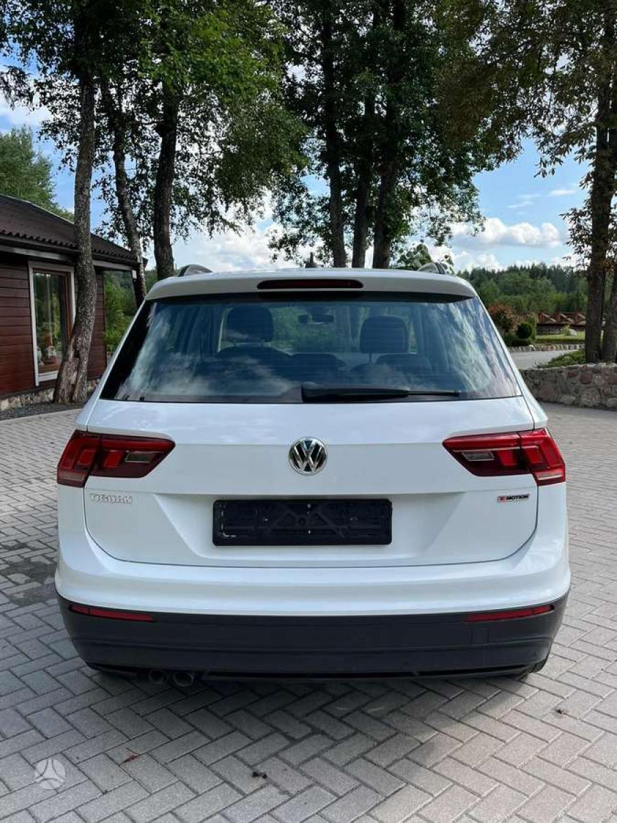 White Volkswagen Tiguan 2018 in Kupiskis, with an engine capacity of 2.00 L and mileage of 211 thousand km for 11500 €, photo 3 on AUTOMOTO.COM.LV