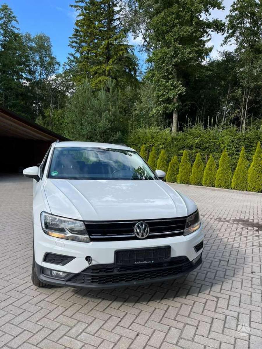 White Volkswagen Tiguan 2018 in Kupiskis, with an engine capacity of 2.00 L and mileage of 211 thousand km for 11500 €, photo 4 on AUTOMOTO.COM.LV