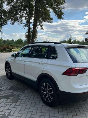 White Volkswagen Tiguan 2018 in Kupiskis, with an engine capacity of 2.00 L and mileage of 211 thousand km for 11500 €, photo 5 on AUTOMOTO.COM.LV
