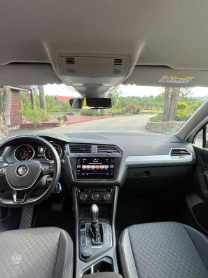White Volkswagen Tiguan 2018 in Kupiskis, with an engine capacity of 2.00 L and mileage of 211 thousand km for 11500 €, photo 6 on AUTOMOTO.COM.LV