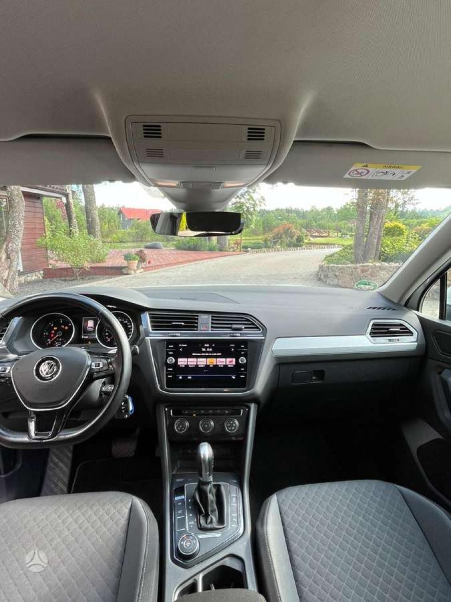 White Volkswagen Tiguan 2018 in Kupiskis, with an engine capacity of 2.00 L and mileage of 211 thousand km for 11500 €, photo 6 on AUTOMOTO.COM.LV