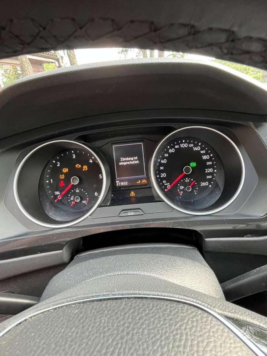 White Volkswagen Tiguan 2018 in Kupiskis, with an engine capacity of 2.00 L and mileage of 211 thousand km for 11500 €, photo 7 on AUTOMOTO.COM.LV