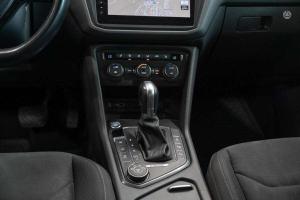 Balts Volkswagen Tiguan 2018 Viļņa, ar dzinēja tilpumu 2.00 L un nobraukumu 193 tūkst. km par 17500 €, foto 18 vietnē AUTOMOTO.COM.LV