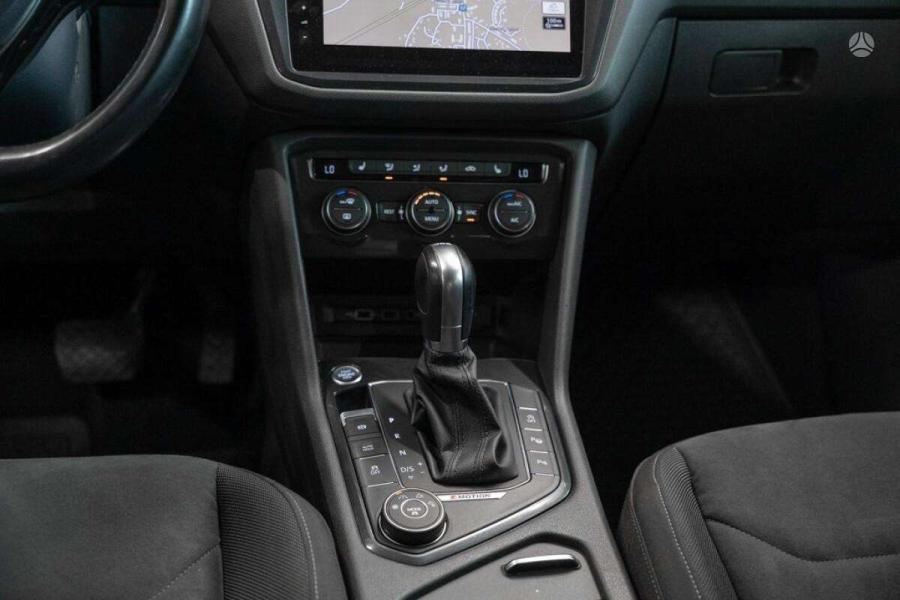 Balts Volkswagen Tiguan 2018 Viļņa, ar dzinēja tilpumu 2.00 L un nobraukumu 193 tūkst. km par 17500 €, foto 18 vietnē AUTOMOTO.COM.LV
