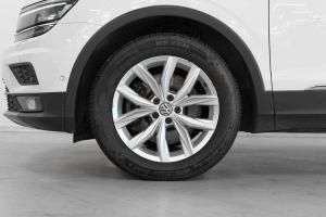 Balts Volkswagen Tiguan 2018 Viļņa, ar dzinēja tilpumu 2.00 L un nobraukumu 193 tūkst. km par 17500 €, foto 25 vietnē AUTOMOTO.COM.LV