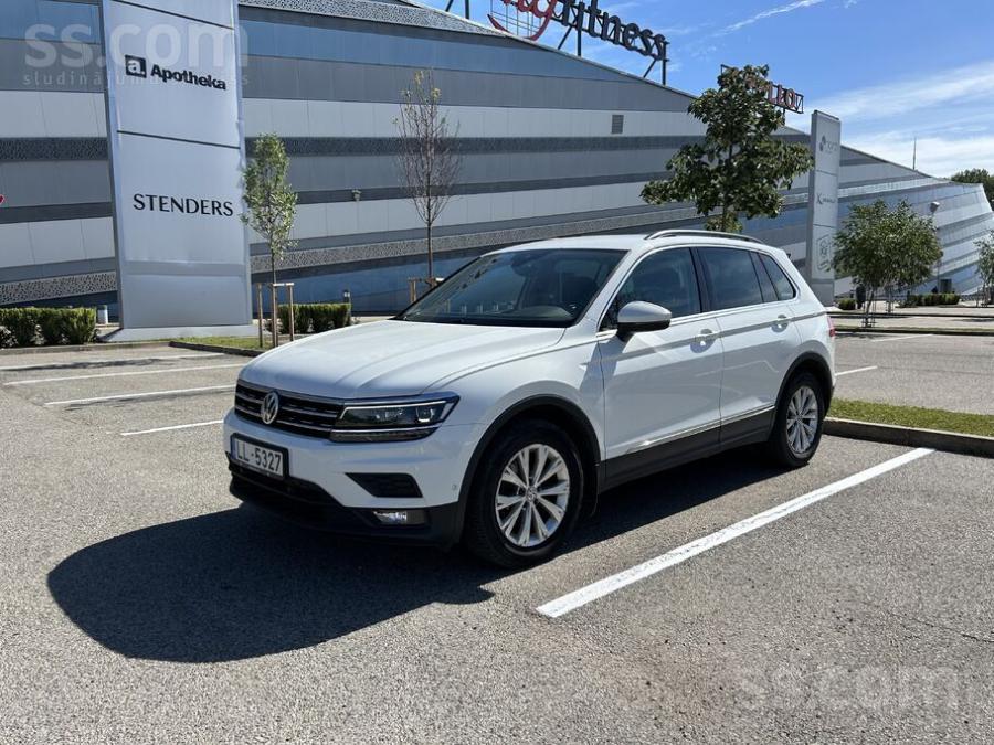 White Volkswagen Tiguan 2018 in Riga, with an engine capacity of 2.00 L and mileage of 150 thousand km for 16200 €, photo 1 on AUTOMOTO.COM.LV