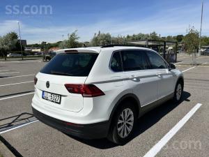 White Volkswagen Tiguan 2018 in Riga, with an engine capacity of 2.00 L and mileage of 150 thousand km for 16200 €, photo 5 on AUTOMOTO.COM.LV