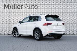 White Volkswagen Tiguan 2018 in Marupe, with an engine capacity of 2.00 L and mileage of 151 thousand km for 18800 €, photo 4 on AUTOMOTO.COM.LV