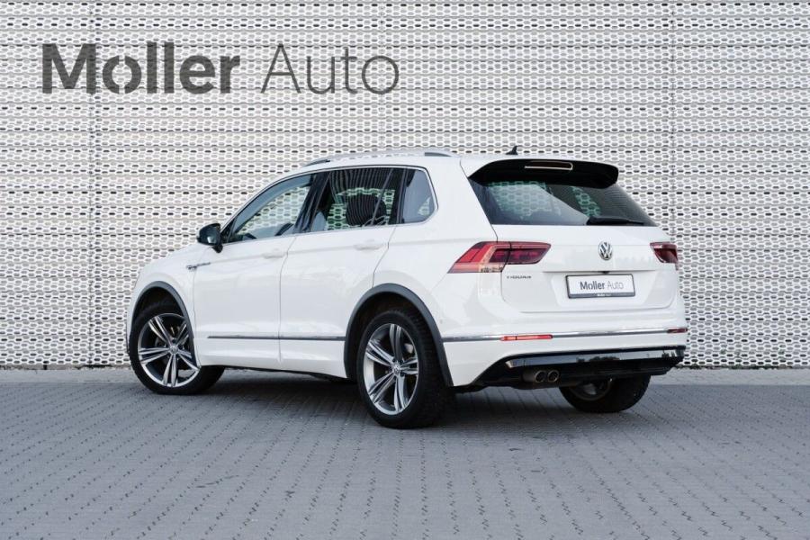 White Volkswagen Tiguan 2018 in Marupe, with an engine capacity of 2.00 L and mileage of 151 thousand km for 18800 €, photo 4 on AUTOMOTO.COM.LV