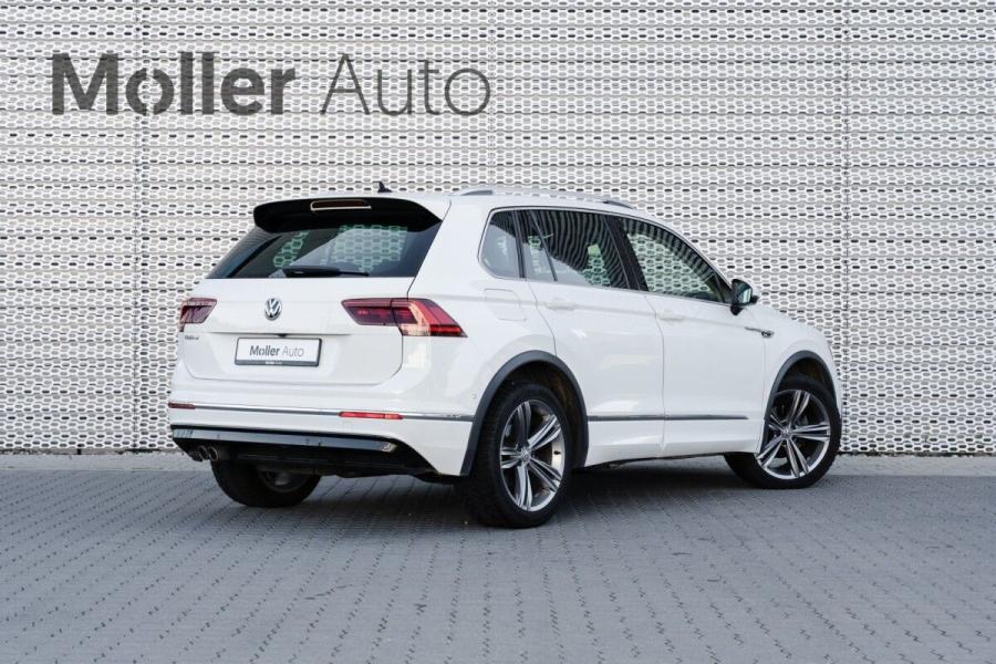 White Volkswagen Tiguan 2018 in Marupe, with an engine capacity of 2.00 L and mileage of 151 thousand km for 18800 €, photo 5 on AUTOMOTO.COM.LV