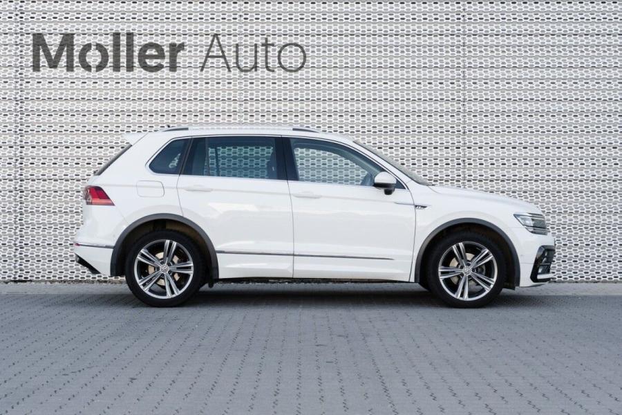 White Volkswagen Tiguan 2018 in Marupe, with an engine capacity of 2.00 L and mileage of 151 thousand km for 18800 €, photo 6 on AUTOMOTO.COM.LV