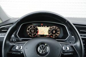 White Volkswagen Tiguan 2018 in Marupe, with an engine capacity of 2.00 L and mileage of 151 thousand km for 18800 €, photo 16 on AUTOMOTO.COM.LV