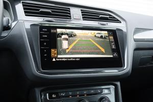 White Volkswagen Tiguan 2018 in Marupe, with an engine capacity of 2.00 L and mileage of 151 thousand km for 18800 €, photo 17 on AUTOMOTO.COM.LV