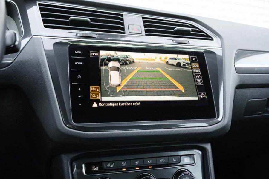 White Volkswagen Tiguan 2018 in Marupe, with an engine capacity of 2.00 L and mileage of 151 thousand km for 18800 €, photo 17 on AUTOMOTO.COM.LV