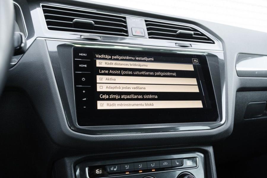 White Volkswagen Tiguan 2018 in Marupe, with an engine capacity of 2.00 L and mileage of 151 thousand km for 18800 €, photo 21 on AUTOMOTO.COM.LV