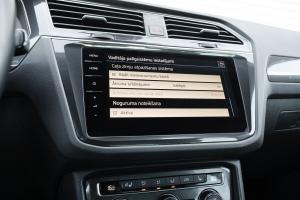 White Volkswagen Tiguan 2018 in Marupe, with an engine capacity of 2.00 L and mileage of 151 thousand km for 18800 €, photo 22 on AUTOMOTO.COM.LV