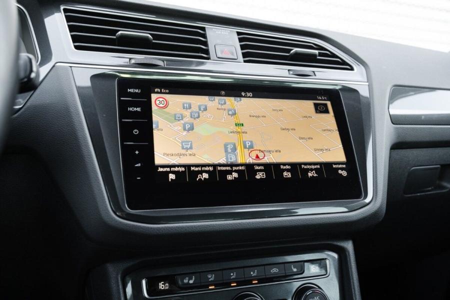 White Volkswagen Tiguan 2018 in Marupe, with an engine capacity of 2.00 L and mileage of 151 thousand km for 18800 €, photo 25 on AUTOMOTO.COM.LV
