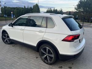 White Volkswagen Tiguan 2018 in Vilnius, with an engine capacity of 1.97 L and mileage of 253 thousand km for 14600 €, photo 4 on AUTOMOTO.COM.LV