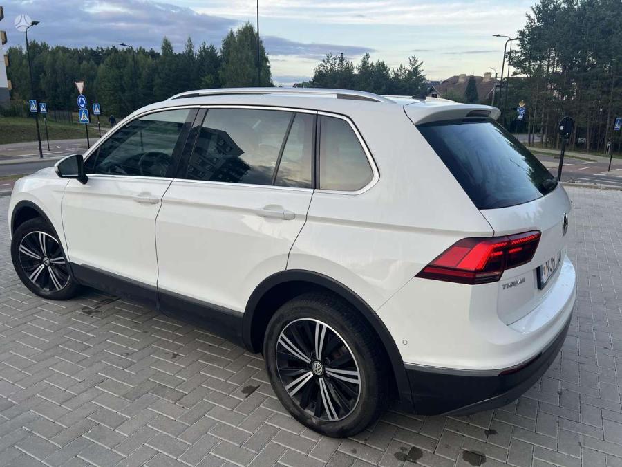 White Volkswagen Tiguan 2018 in Vilnius, with an engine capacity of 1.97 L and mileage of 253 thousand km for 14600 €, photo 4 on AUTOMOTO.COM.LV