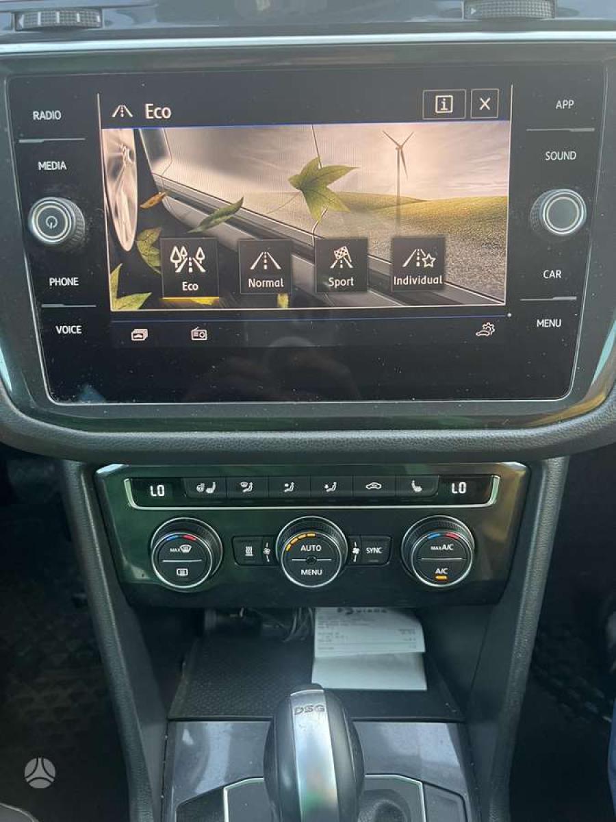 White Volkswagen Tiguan 2018 in Vilnius, with an engine capacity of 1.97 L and mileage of 253 thousand km for 14600 €, photo 10 on AUTOMOTO.COM.LV