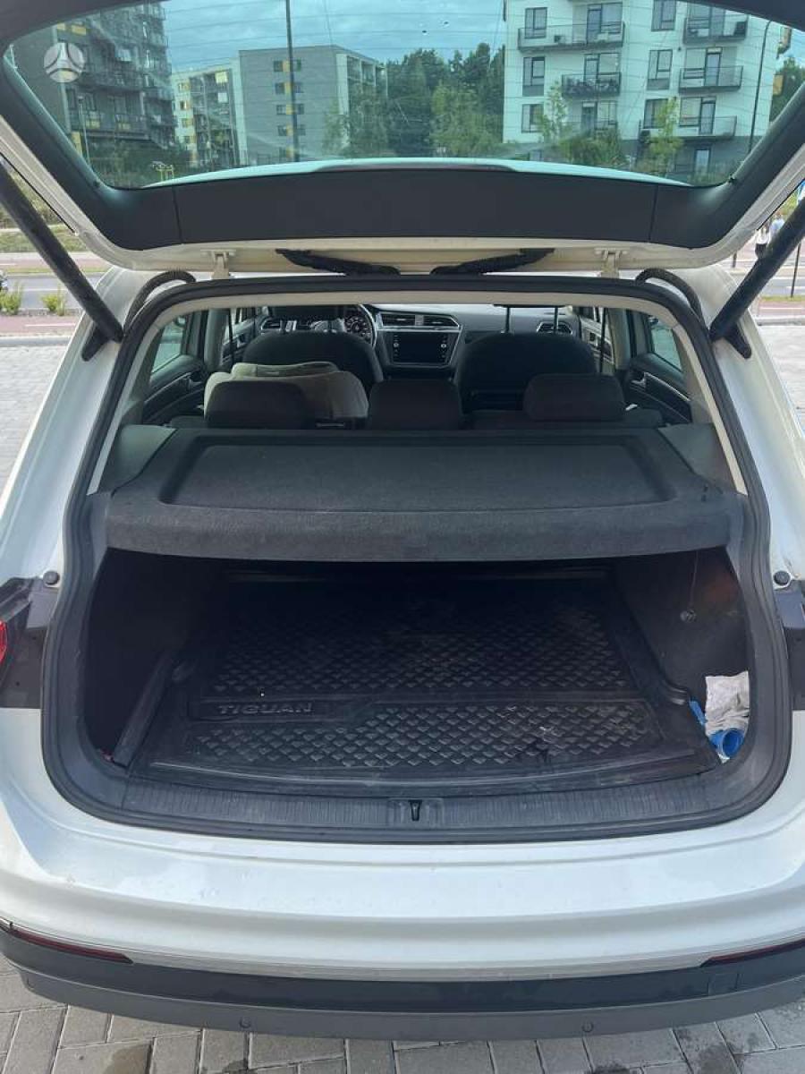 White Volkswagen Tiguan 2018 in Vilnius, with an engine capacity of 1.97 L and mileage of 253 thousand km for 14600 €, photo 12 on AUTOMOTO.COM.LV