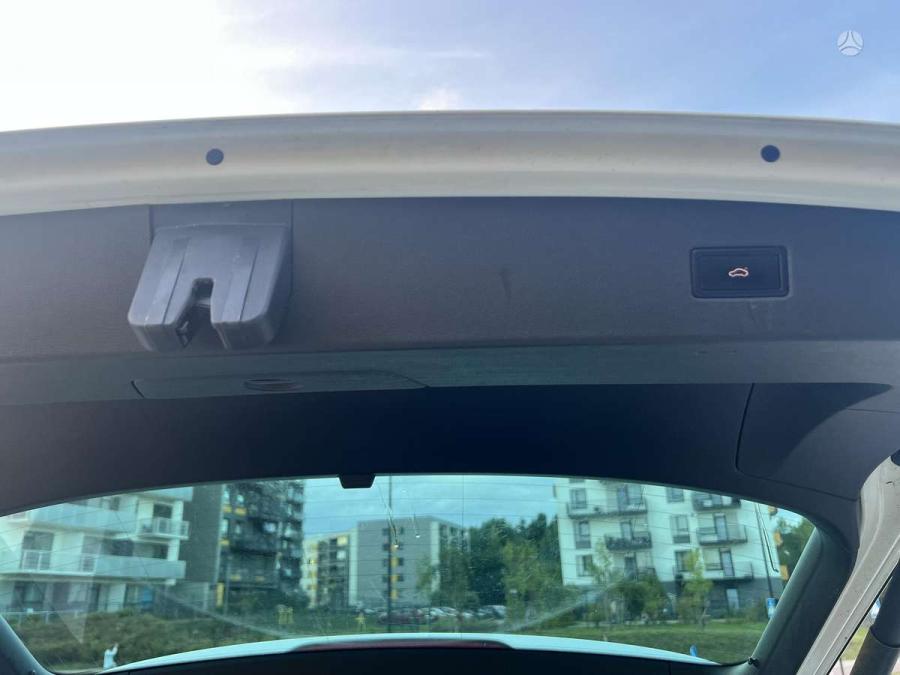 White Volkswagen Tiguan 2018 in Vilnius, with an engine capacity of 1.97 L and mileage of 253 thousand km for 14600 €, photo 13 on AUTOMOTO.COM.LV