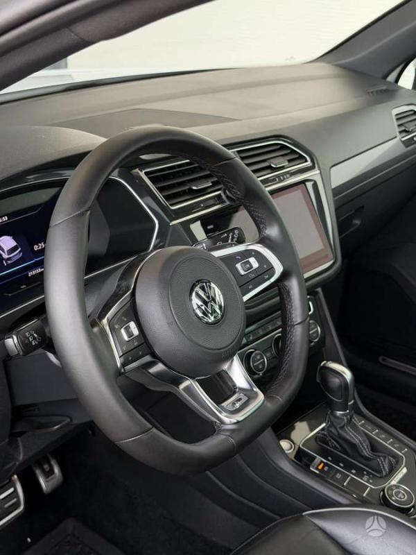 Volkswagen Tiguan 2018 Viļņa vietnē Balts Volkswagen Tiguan 2018 Viļņa, ar dzinēja tilpumu 1.97 L un nobraukumu 214 tūkst. km par 16900 €, foto 11 vietnē AUTOMOTO.COM.LV