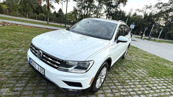 White Volkswagen Tiguan 2018 in Kaunas, with an engine capacity of 2.00 L and mileage of 141 thousand km for 15900 €, photo 1 on AUTOMOTO.COM.LV