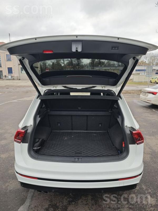 White Volkswagen Tiguan 2019 in Riga, with an engine capacity of 2.00 L and mileage of 125 thousand km for 22000 €, photo 11 on AUTOMOTO.COM.LV