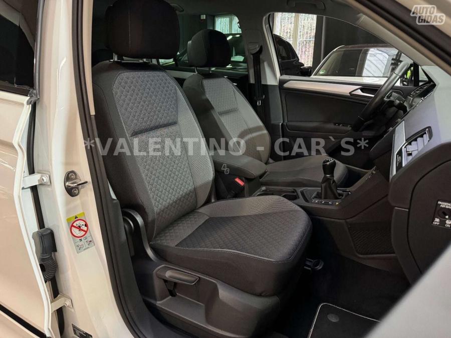 White Volkswagen Tiguan 2019 in Kaunas, with an engine capacity of 1.50 L and mileage of 98 thousand km for 25489 €, photo 14 on AUTOMOTO.COM.LV
