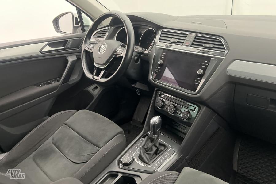 White Volkswagen Tiguan 2019 in Kaunas, with an engine capacity of 0.00 L and mileage of 88 thousand km for 25317 €, photo 13 on AUTOMOTO.COM.LV