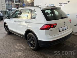 White Volkswagen Tiguan 2019 in Riga, with an engine capacity of 1.50 L and mileage of 118 thousand km for 18500 €, photo 3 on AUTOMOTO.COM.LV