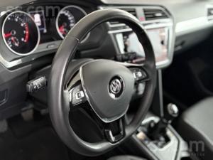 White Volkswagen Tiguan 2019 in Riga, with an engine capacity of 1.50 L and mileage of 118 thousand km for 18500 €, photo 8 on AUTOMOTO.COM.LV