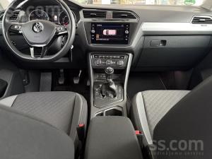 White Volkswagen Tiguan 2019 in Riga, with an engine capacity of 1.50 L and mileage of 118 thousand km for 18500 €, photo 12 on AUTOMOTO.COM.LV