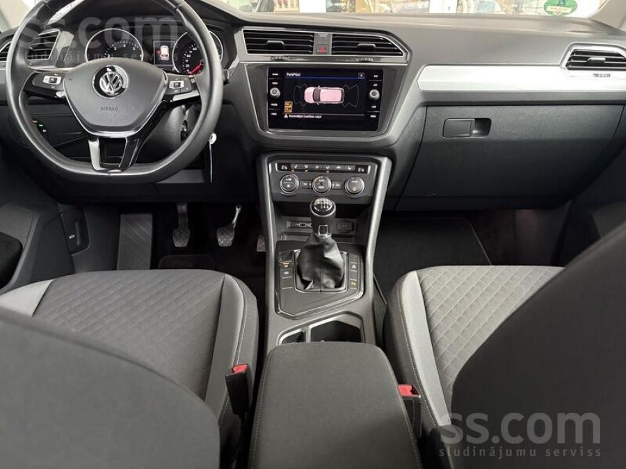 White Volkswagen Tiguan 2019 in Riga, with an engine capacity of 1.50 L and mileage of 118 thousand km for 18500 €, photo 12 on AUTOMOTO.COM.LV