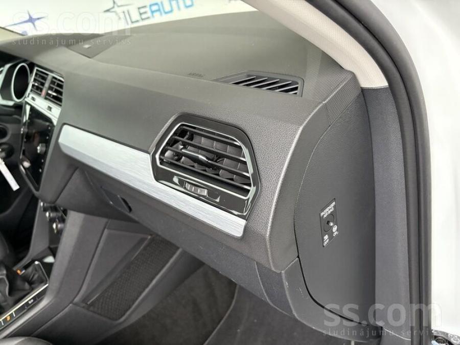 White Volkswagen Tiguan 2019 in Riga, with an engine capacity of 1.50 L and mileage of 118 thousand km for 18500 €, photo 20 on AUTOMOTO.COM.LV