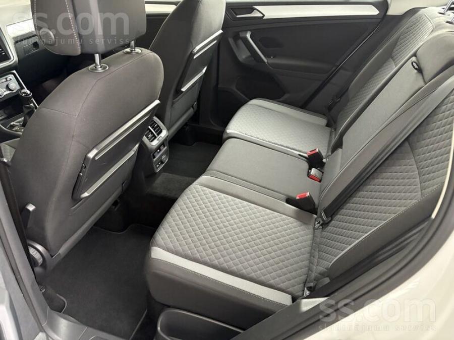 White Volkswagen Tiguan 2019 in Riga, with an engine capacity of 1.50 L and mileage of 118 thousand km for 18500 €, photo 23 on AUTOMOTO.COM.LV