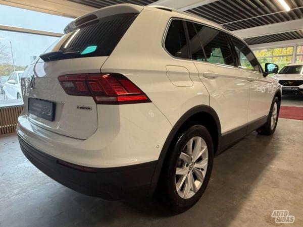 White Volkswagen Tiguan 2019 in Kaunas, with an engine capacity of 2.00 L and mileage of 82 thousand km for 25480 €, photo 4 on AUTOMOTO.COM.LV