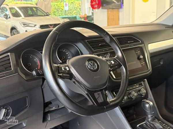 White Volkswagen Tiguan 2019 in Kaunas, with an engine capacity of 2.00 L and mileage of 82 thousand km for 25480 €, photo 8 on AUTOMOTO.COM.LV