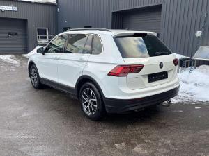 White Volkswagen Tiguan 2019 in Vilnius, with an engine capacity of 1.97 L and mileage of 190 thousand km for 17800 €, photo 3 on AUTOMOTO.COM.LV