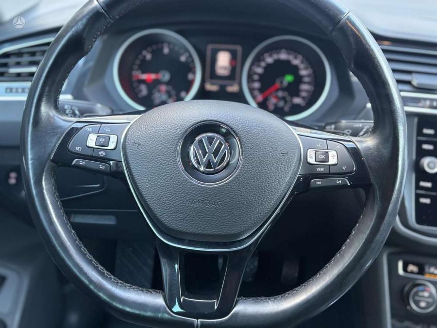 White Volkswagen Tiguan 2019 in Vilnius, with an engine capacity of 1.97 L and mileage of 190 thousand km for 17800 €, photo 11 on AUTOMOTO.COM.LV