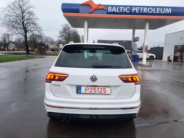 White Volkswagen Tiguan 2019 in Taurage, with an engine capacity of 2.00 L and mileage of 280 thousand km for 14999 €, photo 3 on AUTOMOTO.COM.LV