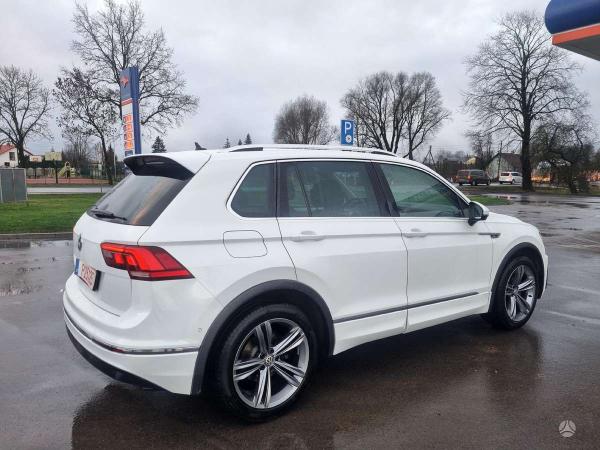 White Volkswagen Tiguan 2019 in Taurage, with an engine capacity of 2.00 L and mileage of 280 thousand km for 14999 €, photo 5 on AUTOMOTO.COM.LV