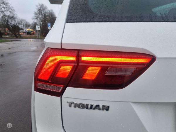White Volkswagen Tiguan 2019 in Taurage, with an engine capacity of 2.00 L and mileage of 280 thousand km for 14999 €, photo 8 on AUTOMOTO.COM.LV