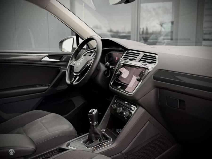 Balts Volkswagen Tiguan 2019 Tauragė, ar dzinēja tilpumu 2.00 L un nobraukumu 252 tūkst. km par 14400 €, foto 28 vietnē AUTOMOTO.COM.LV