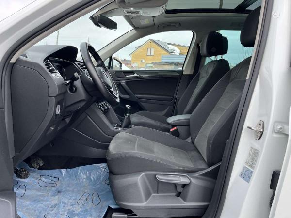 White Volkswagen Tiguan 2019 in Taurage, with an engine capacity of 1.97 L and mileage of 205 thousand km for 17700 €, photo 11 on AUTOMOTO.COM.LV